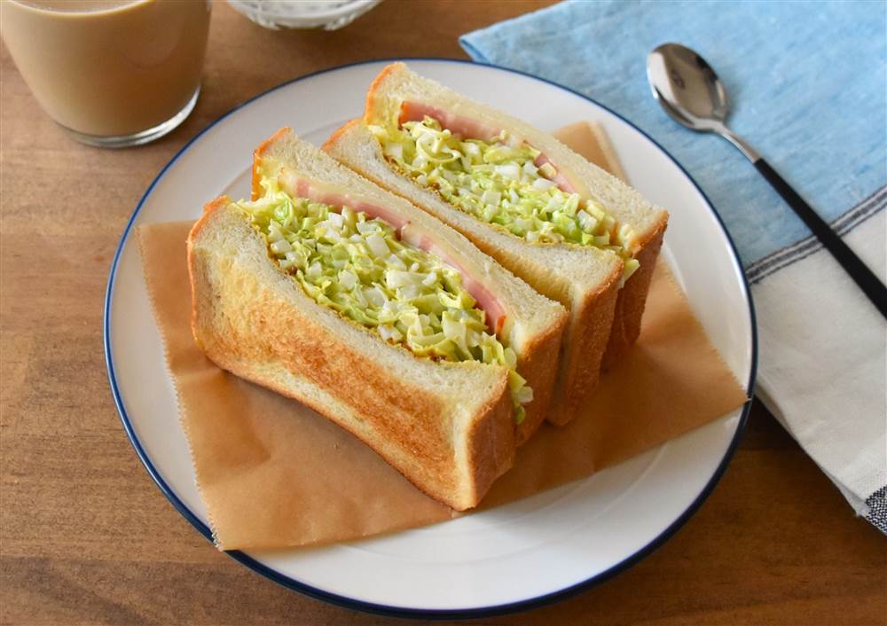 Cabbage-packed Sandwich | Recipe | Products | kewpie